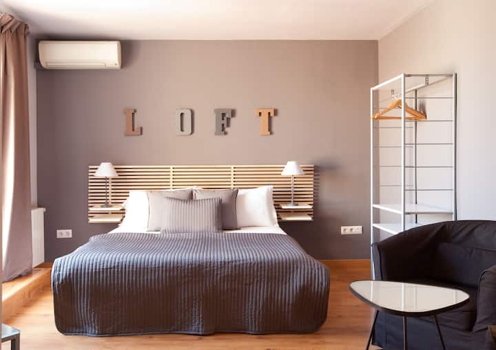 Nice Studio With Small Private Terrace - Barcelona