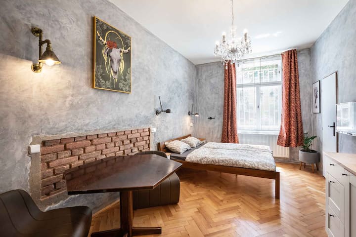 H12 - Prague