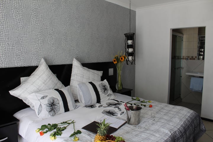 Africa Paradise - Standard King/twin With Shower - Boksburg