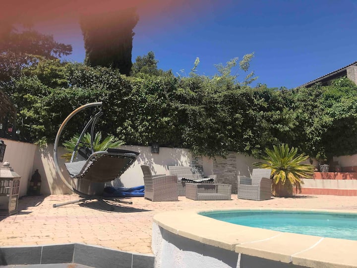 Maison Chaleureuse Avec Piscine - Nîmes