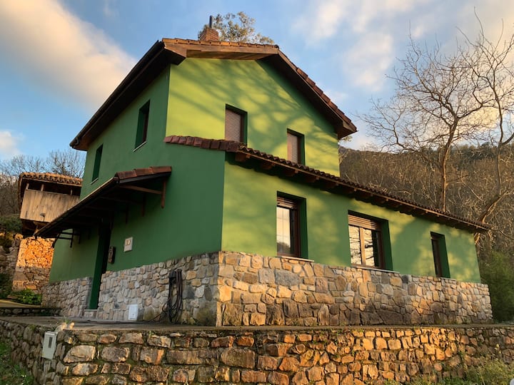 Casa En Asturias Para Buscar La Tranquilidad - Salas