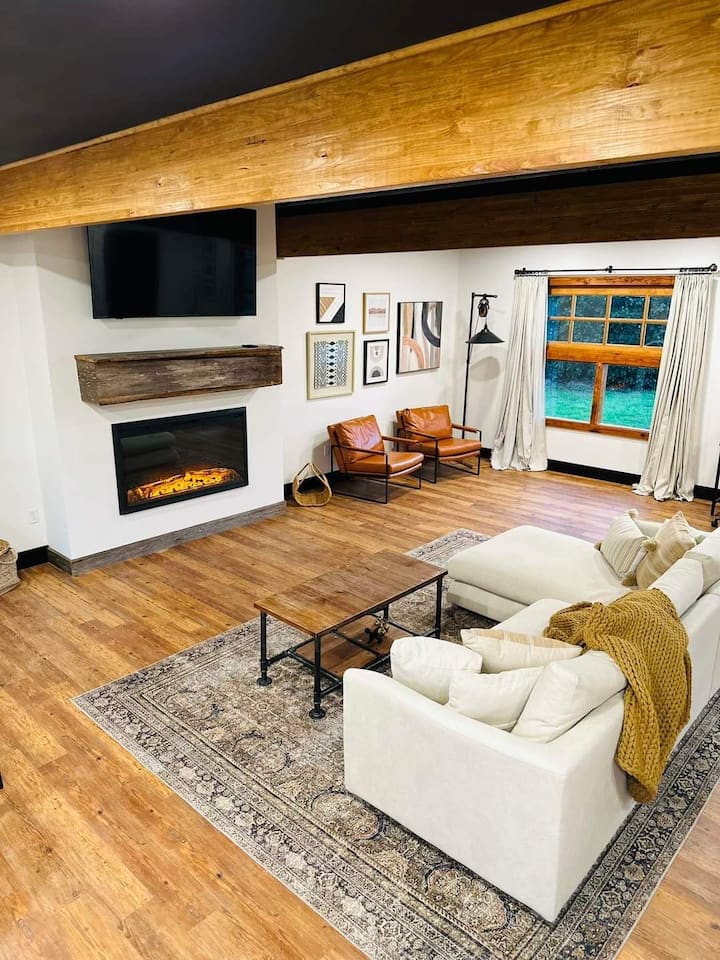 All About The Buzz - Bond, MS