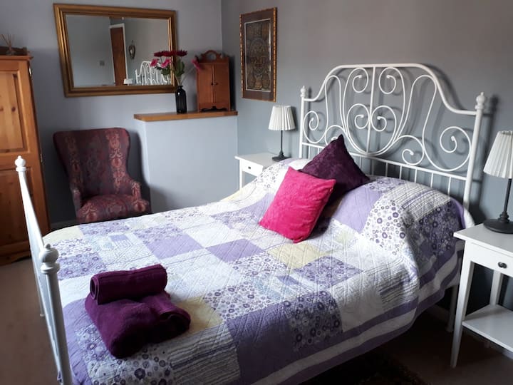 1 Or 2 Pretty Rooms In Cherry Tree House. - Beaulieu
