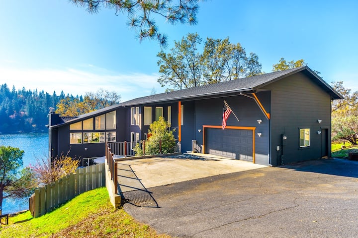 The Largest And Most Comfortable House On The Lake - Groveland, CA