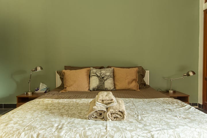 Ideally Located Apartment -Home Away From Home! - Luanda