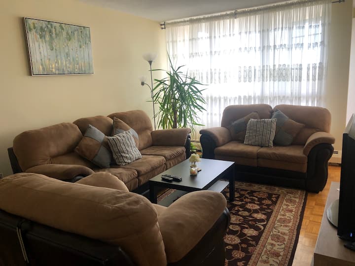 Spacious 2 Bedroom 1 Bath Apartment - Vaughan