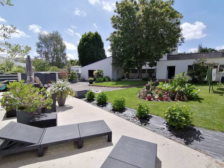 Maison Jardin Clôt Et Stationnement Dans La Cour - Quimper