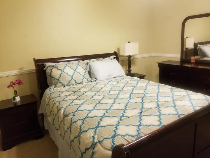 Beautiful & Serene Private Room In Lancaster - Lancaster, CA