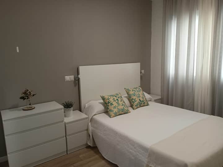 Amplio Estudio En El Barrio De Salamanca - Madrid