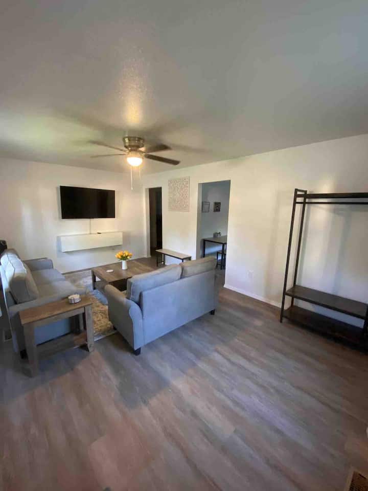 Cozy, Newly Remodeled Duplex (A) - Ozark, MO