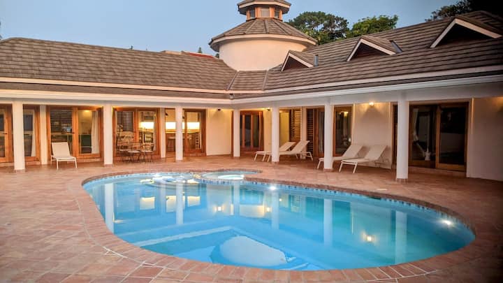 Luxury 5 Bedroom Villa With Pool Jacuzzi Gym - Montego Bay