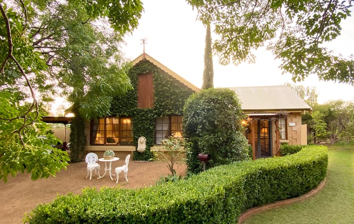 A Tranquil Romantic Getaway At Cottage Rose Jardin - 德寳市