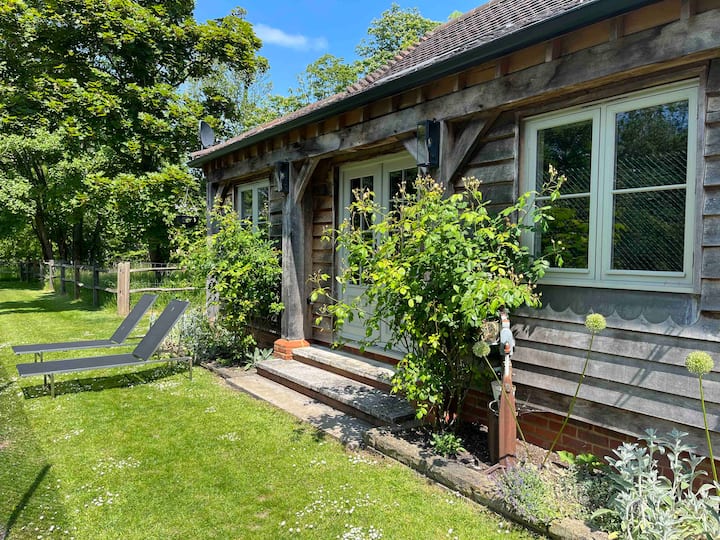 The Clock Tower, Nr Guildford  . Country Retreat . - Guildford