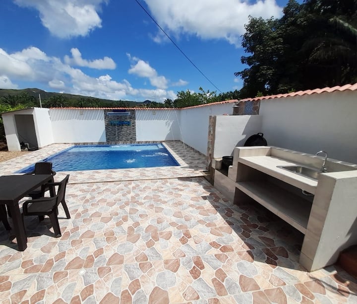 Casa Familiar Campestre Con Piscina - Carmen de Apicalá