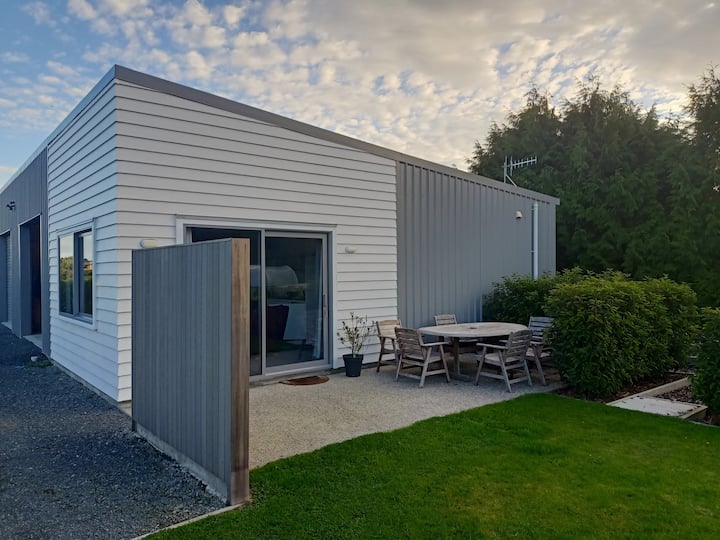 Adorable 2-bedroom Guesthouse With Onsite Parking - Invercargill