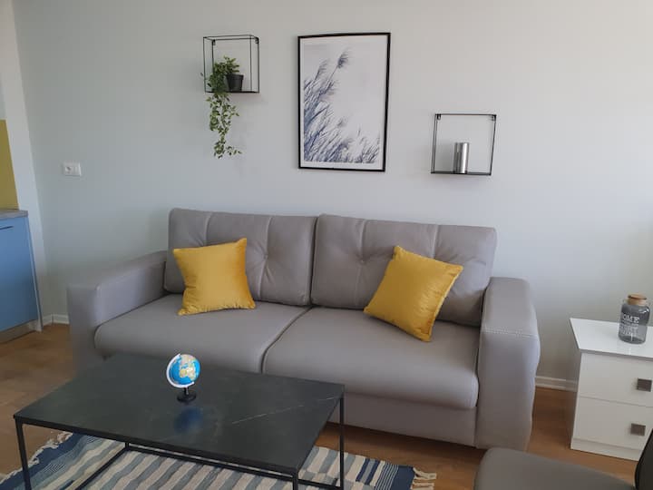 Executive Studio Medreseja Ac Lift Wifitv Balcony - Tirana