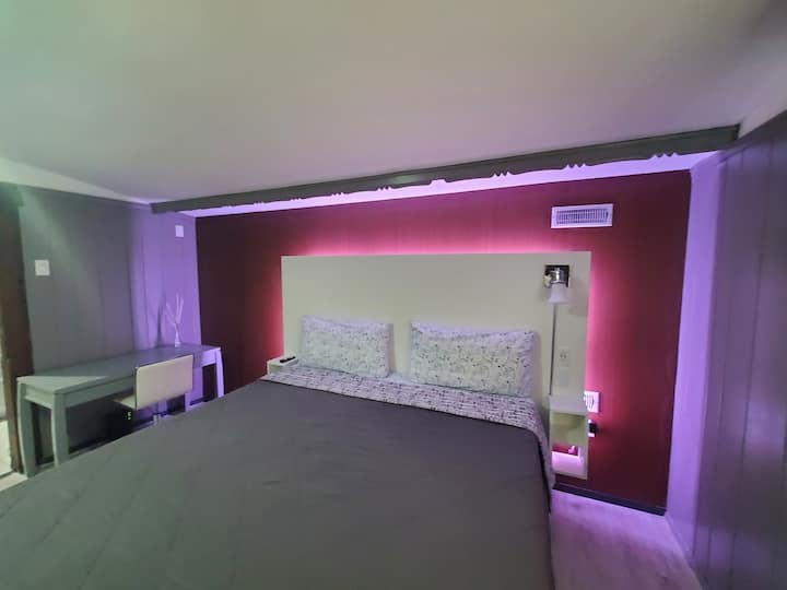 Stylish & Cozy Studio - Rockford