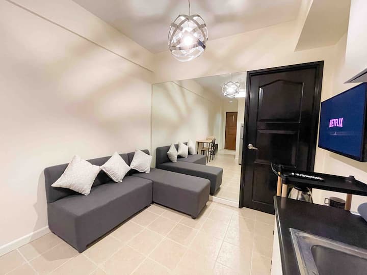 1br Condo Home Downtown W/ Parking* - Davao City