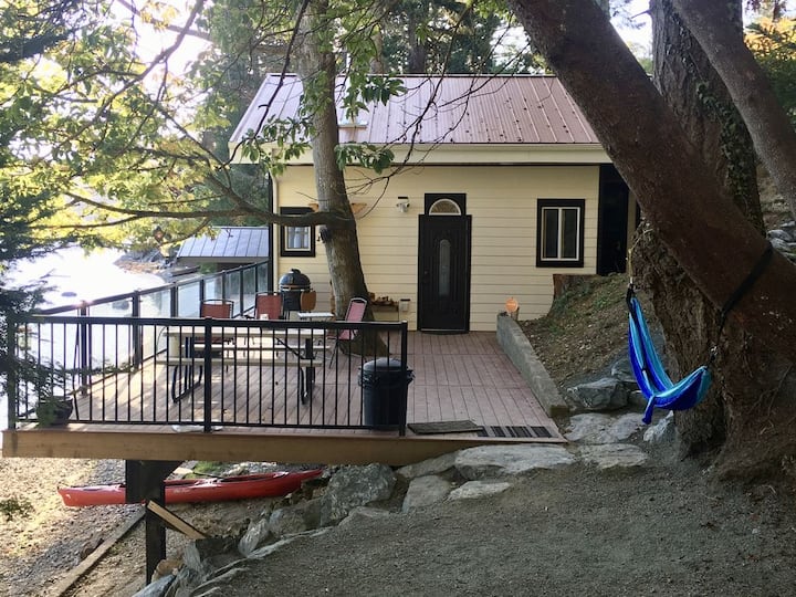 Mill Bay Beach House - Cowichan Bay