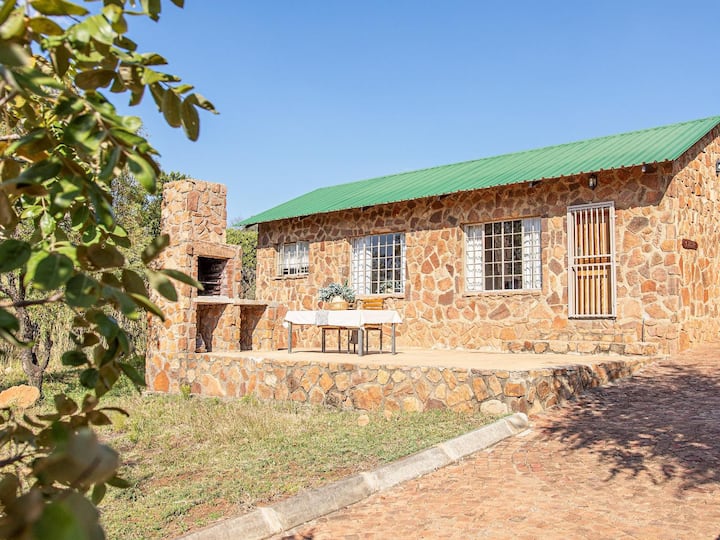 Kiaat Cottage (Milorho Lodge) - Tlhabane