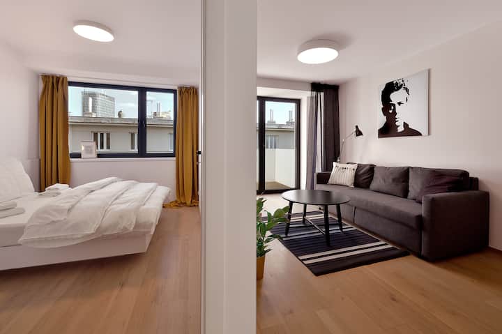 1 Bdr Smart Apartment W/ Balcony And Free Parking - Bratislava