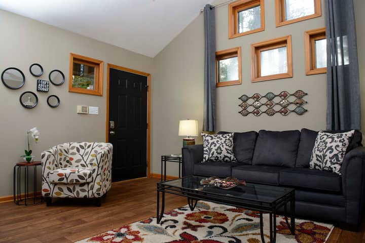 Carli's Unique Cozy Cottage
No Cleaning Fee! - Fayetteville, NC