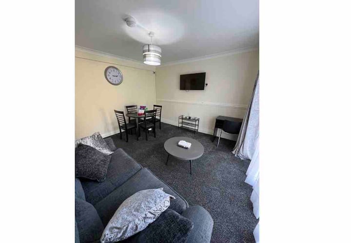 Lovely 4 Bedroom Semi-detached With Parking - Romford