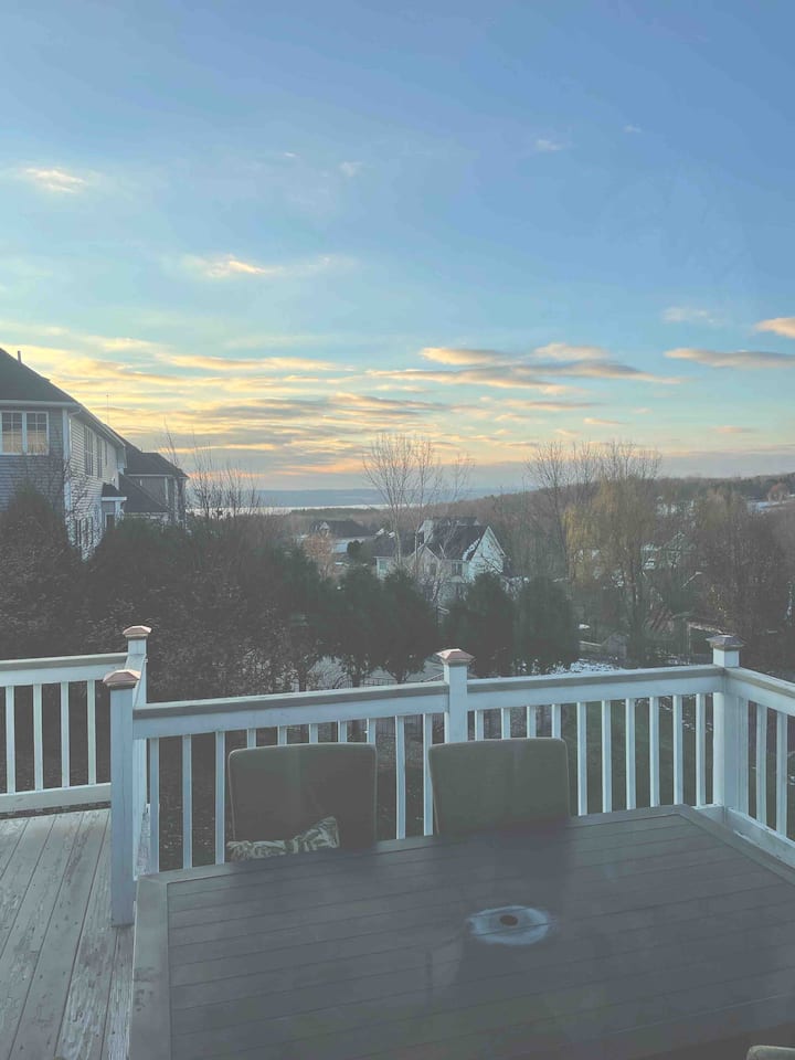 The Getaway  Hawks Perch (Lux Suite) - Canandaigua, NY