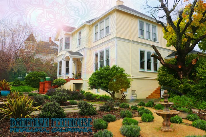 Bohemian Penthouse / West Side Upper Flat 2000sf - Petaluma, CA