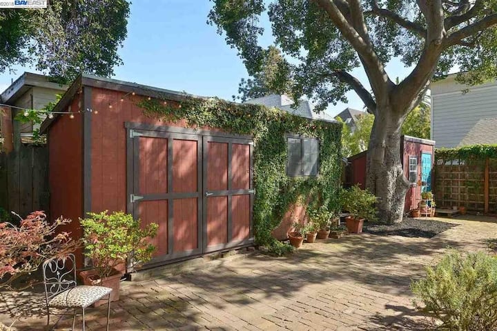 Charming Alameda Home. Walk To Restaurants & Beach - Alameda, CA