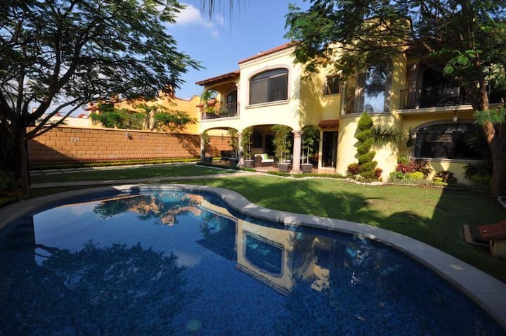 Hermosa Casa De Lujo, Lomas De Cuernavaca - Cuernavaca