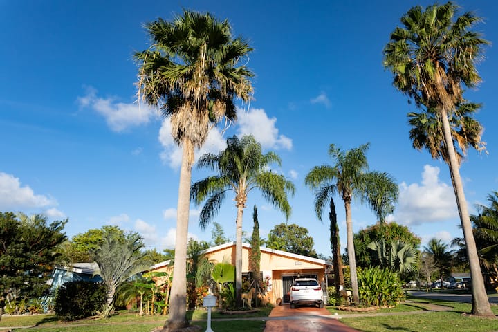 4 Bdrm Cozy & Spacious Home Minutes From Hard Rock - Pembroke Pines, FL
