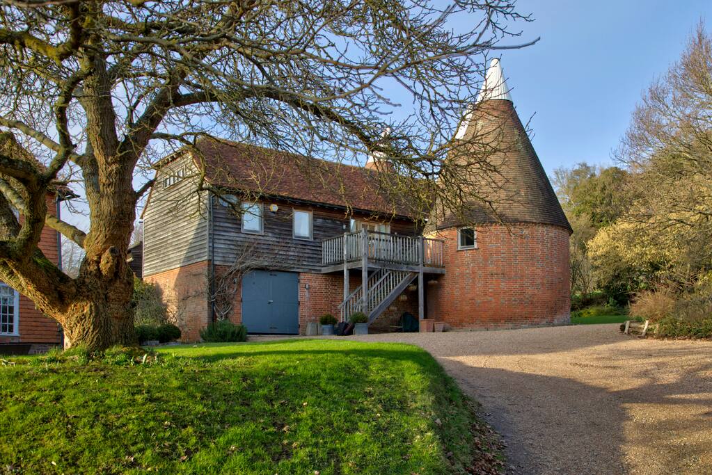 Quirky Rural Retreat - Bourne Farm Oasthouse - Barns for Rent in ...