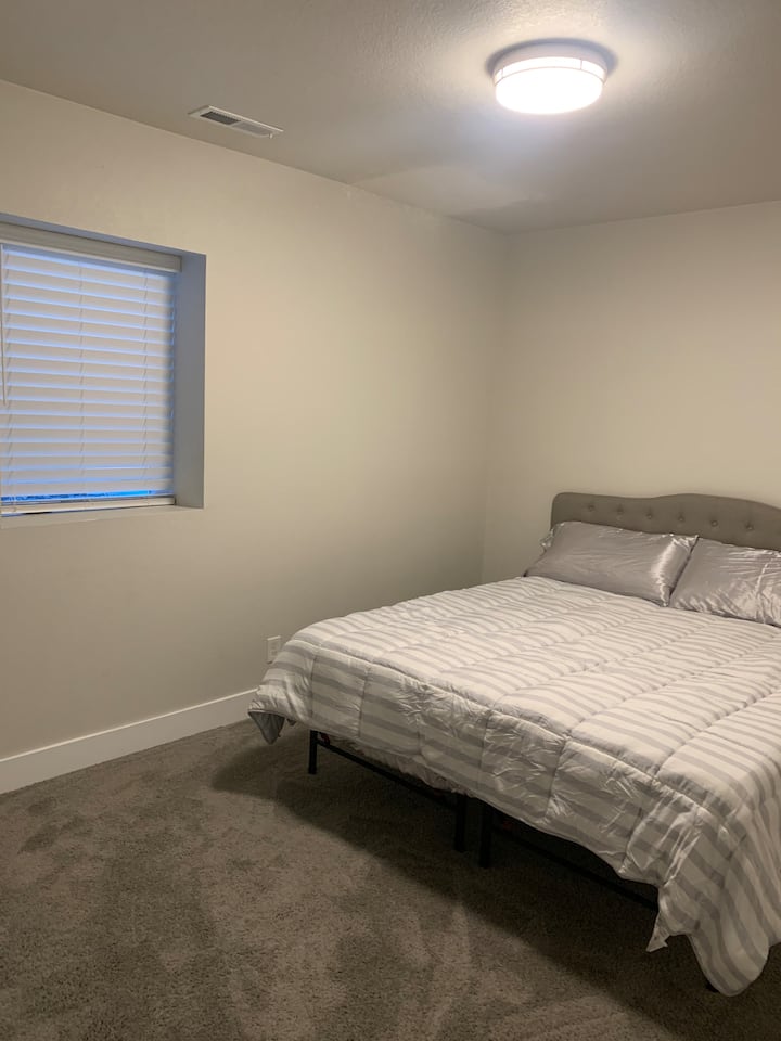 Rino Denver House, Private Bedroom, W/ Hot Tub - Denver, CO