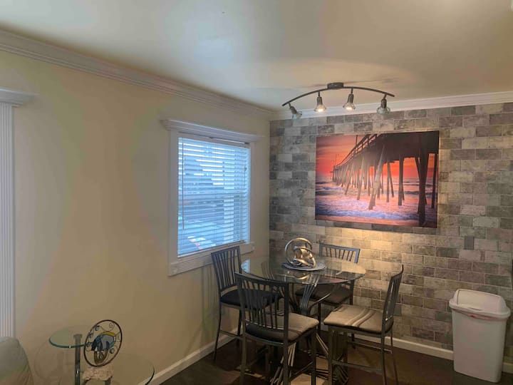 2 Bedroom Condo One Block From Beach - Virginia Beach