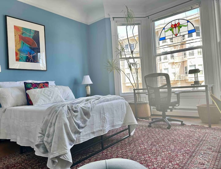 Cool Art, Gourmet Kitchen, Master Bedroom, - San Francisco, CA