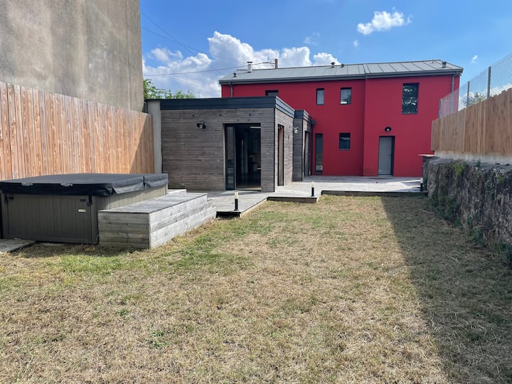 Ancienne Maison De Pêcheur Rénovée à Trentemoult - Ibis Budget Nantes Reze Aeroport