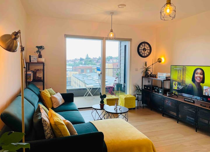 Spacious Lux 1 Bedroom Flat - Solstice Place - London, UK
