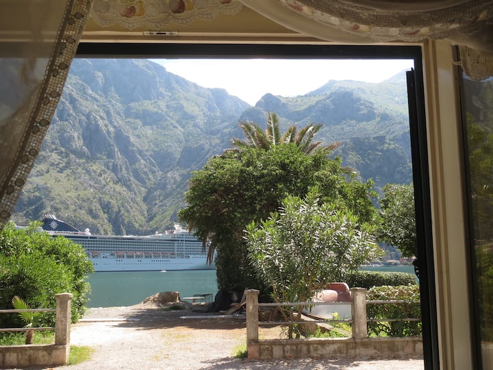 Waterfront Apartment - 코토르