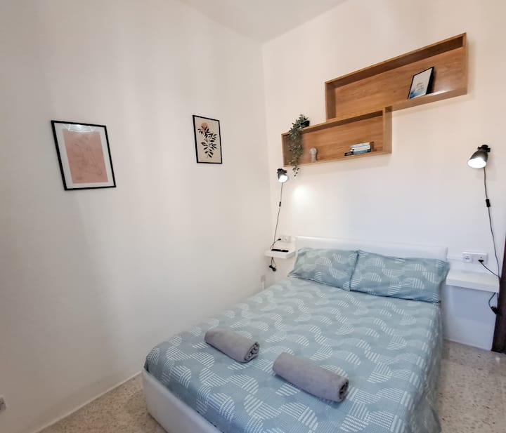 Private St Julian's Room Orthopedic Bed, Smart Tv - Malta
