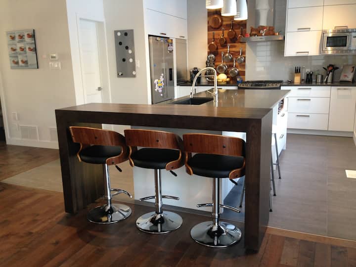 Superbe Maison Moderne !
Stationnement/piscine - Brossard