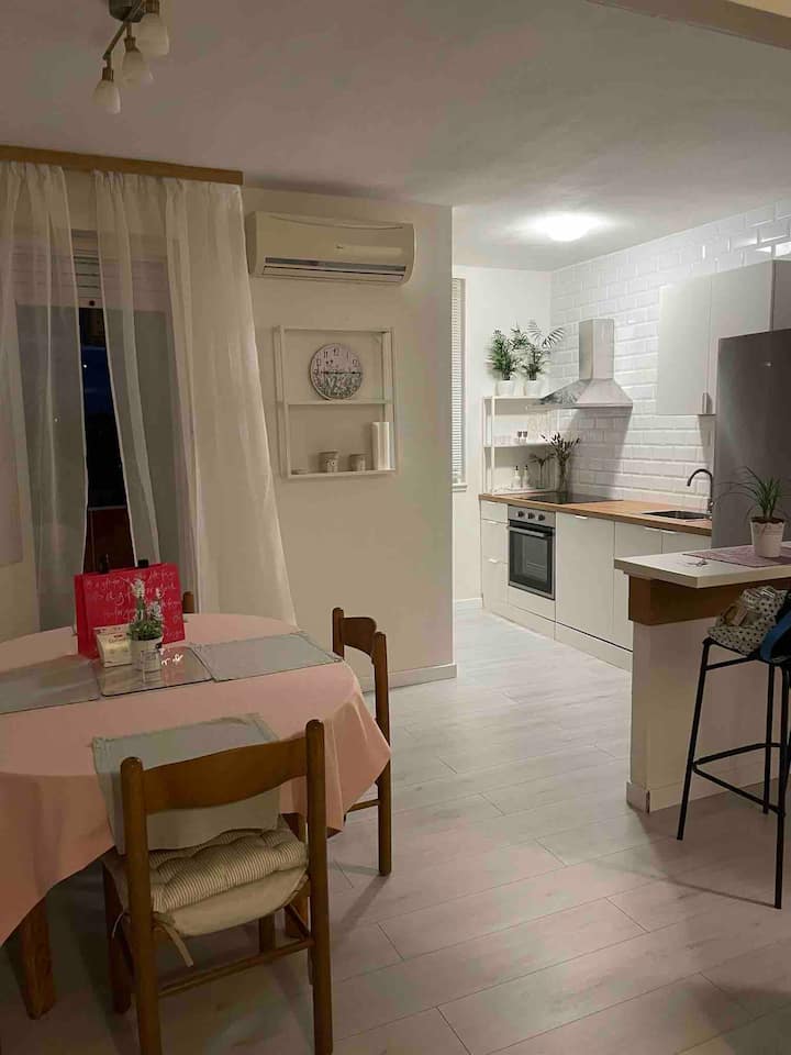 Lovely 3-bedroom Rental Unit With Free Parking - Zadar