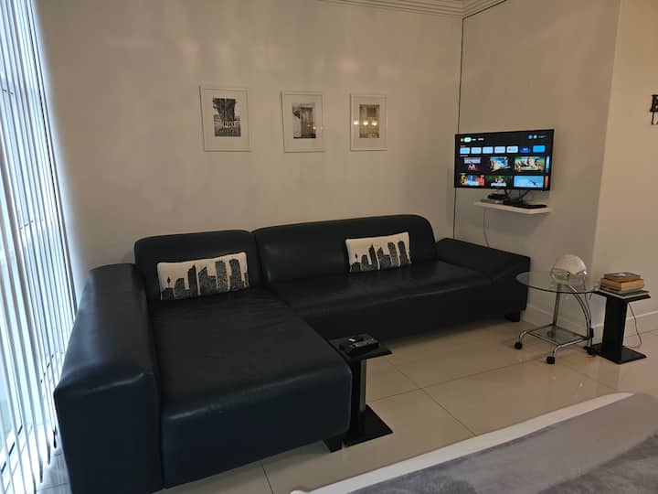 Beautiful Modern Bachelor Apartment On The Beach - Somerset West