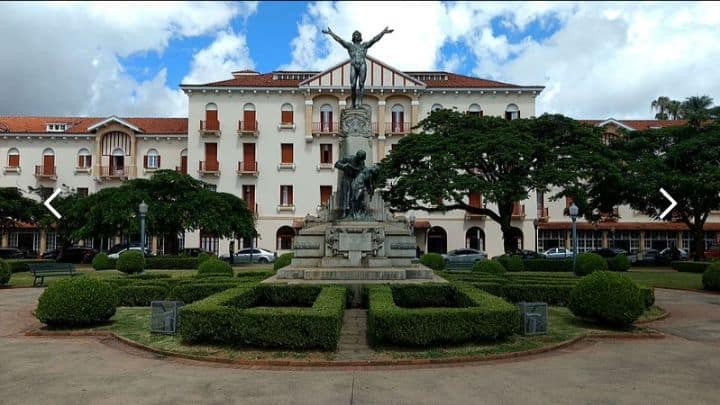 Apartamento 202 Pé Na Praça Centro  1 Vaga Garagem - Poços de Caldas