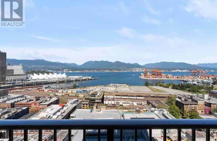 Beautiful Panoramic Water View Appartment - Vancouver