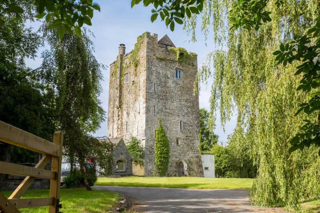 16th Century Medieval Towerhouse - Castles for Rent in Cuffesgrange ...