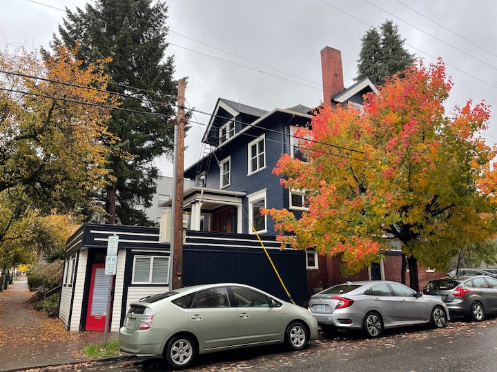 Unbeatable Location In Nw District W Parking - Portland, OR