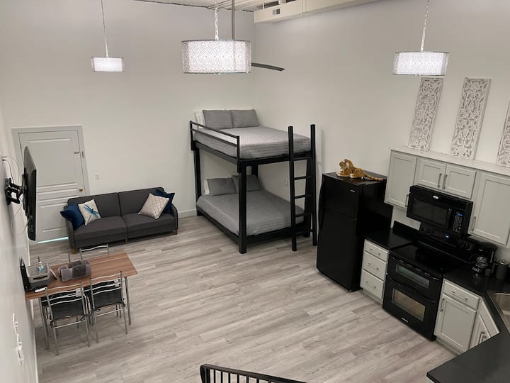Historic Studio In The Heart Of Downtown - Columbia, MO