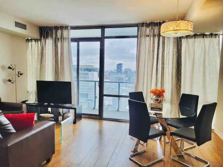 High Floor Bay Street 1 Bedroom 1 Bathroom City View Condo (Sleeps 4) W. Balcony - Toronto