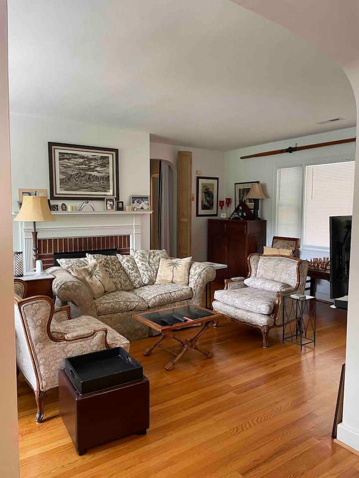 Favors Uva Grad Med Student Types Queen W/ Pvt Brm - Charlottesville, VA